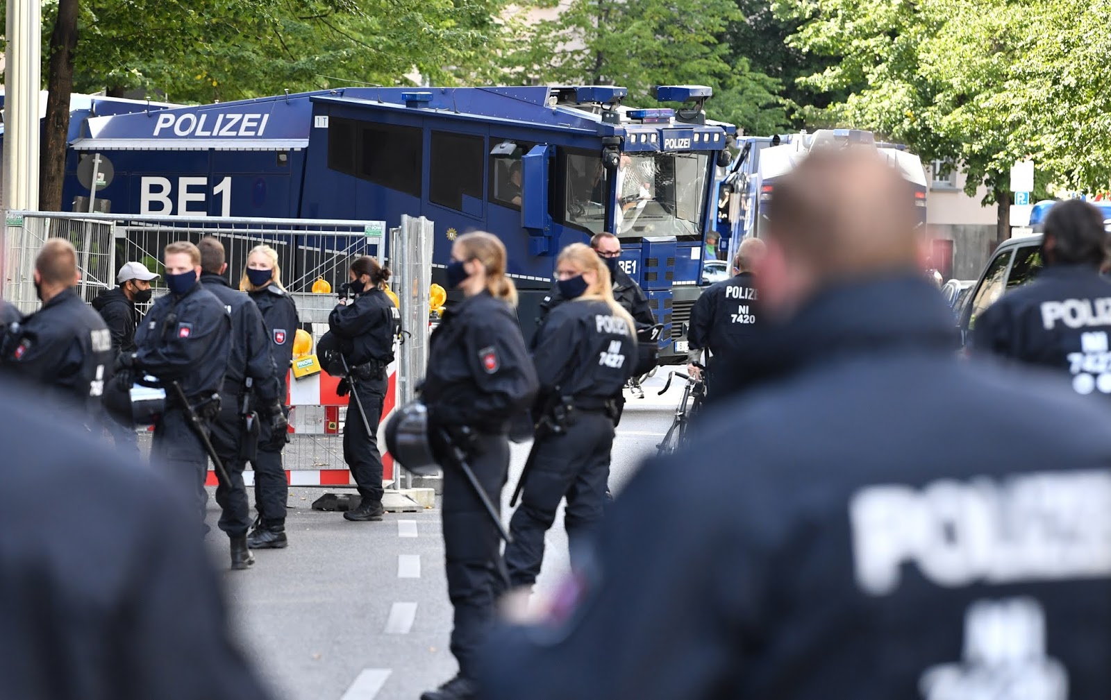 Peinlich: Berliner Polizei verfügt nur über Wasserwerfer, die gegen Linke eingesetzt werden können