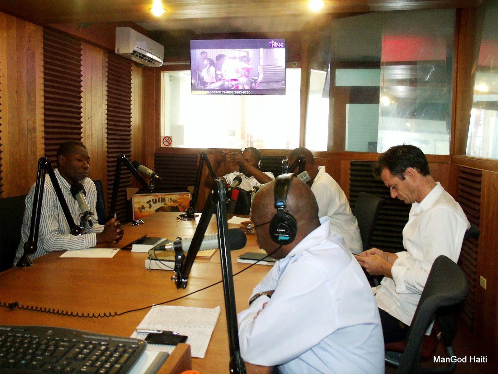 Maarten Boute le PDG de la Digicel invité a l`émission matin Caraïbes ...