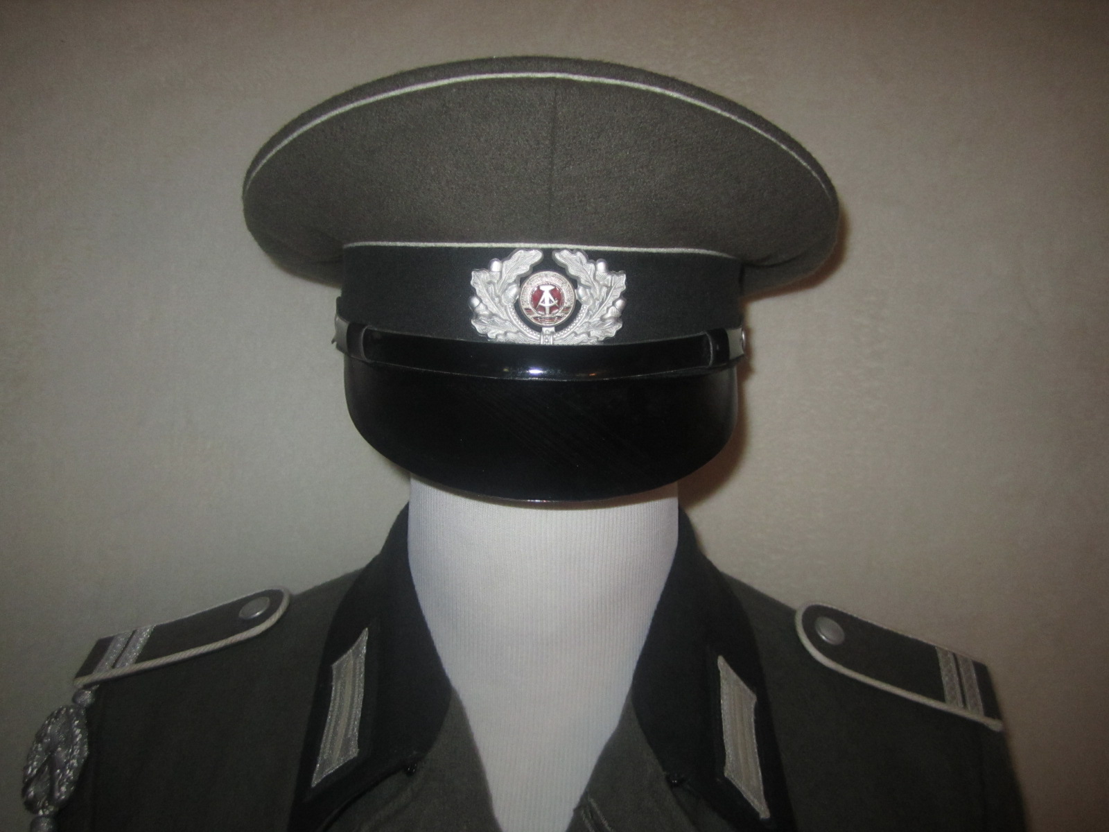 Uniformen der DDR: NVA Ausgehuniform Motschützen Stabsgefreiter 1965