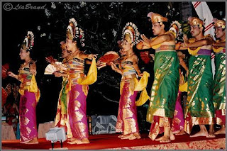 BUDAYA INDONESIA: TARI JANGER