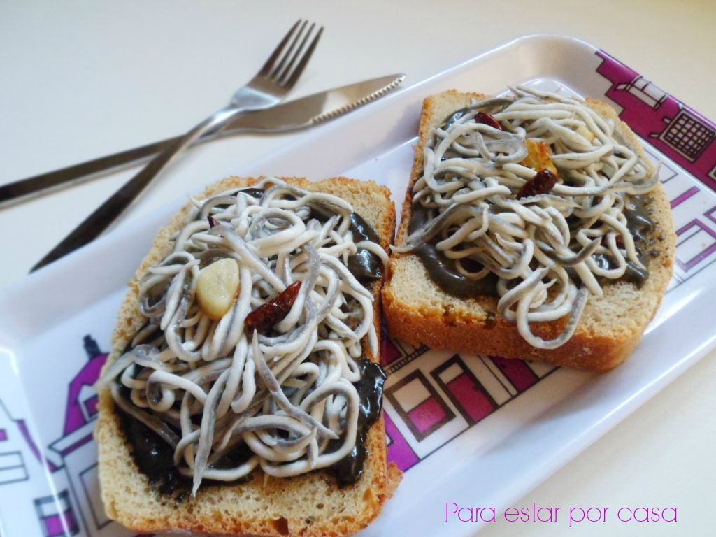 Para estar por casa: Tosta de pan de calabacín con gulas