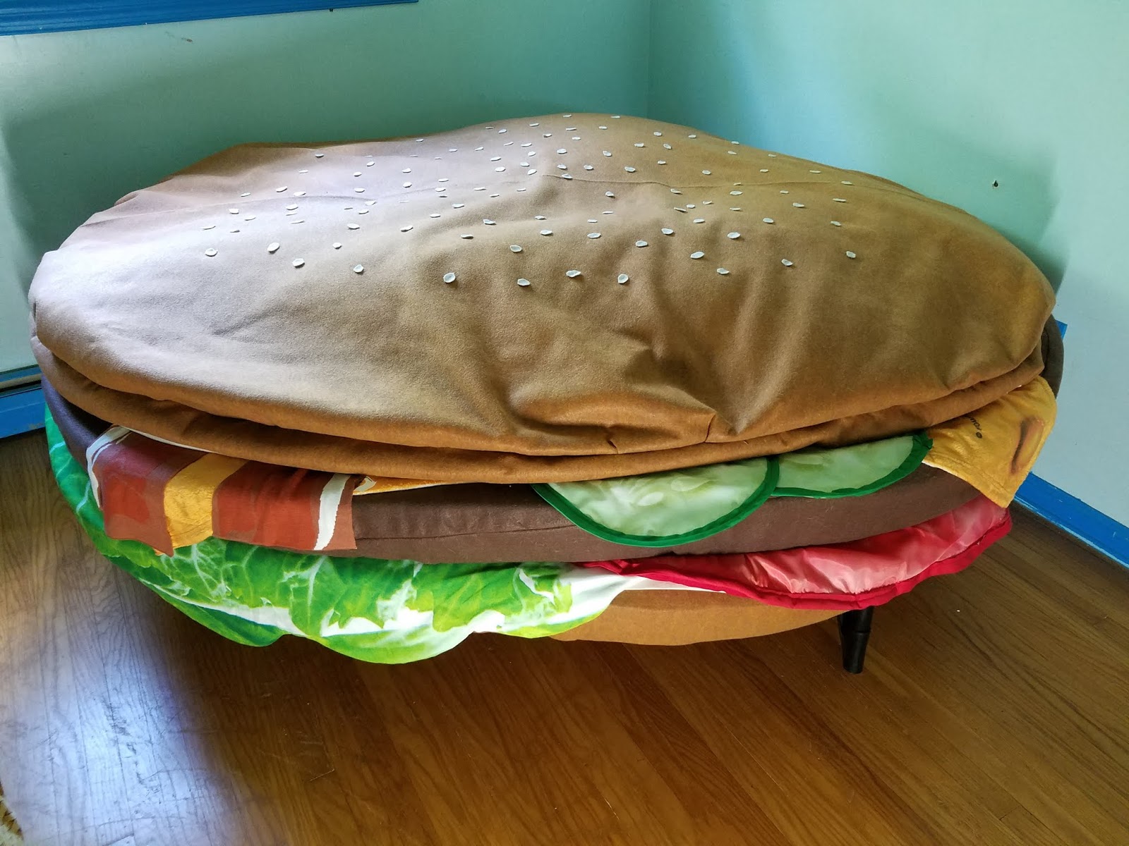 Non Food Yummies #3 Cheeseburger/Hamburger Lounger/Childs Bed ~ Preesi ...