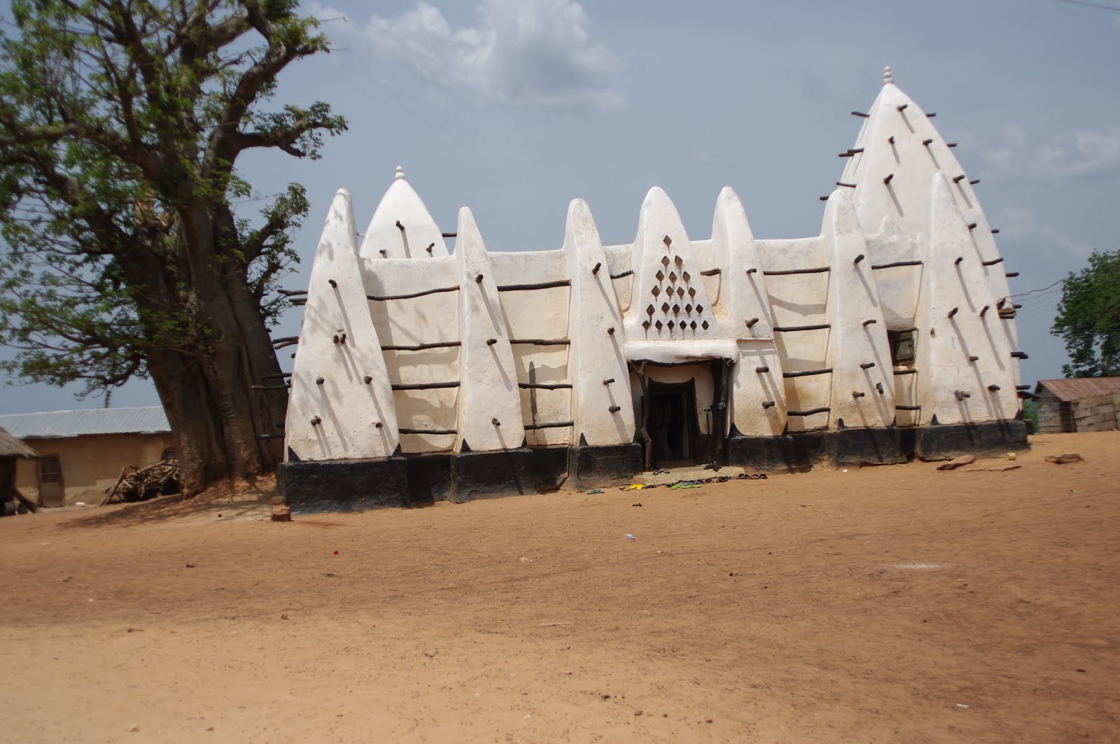 MOLE DAGOMBAS (THE GREAT WARRIORS): tourism