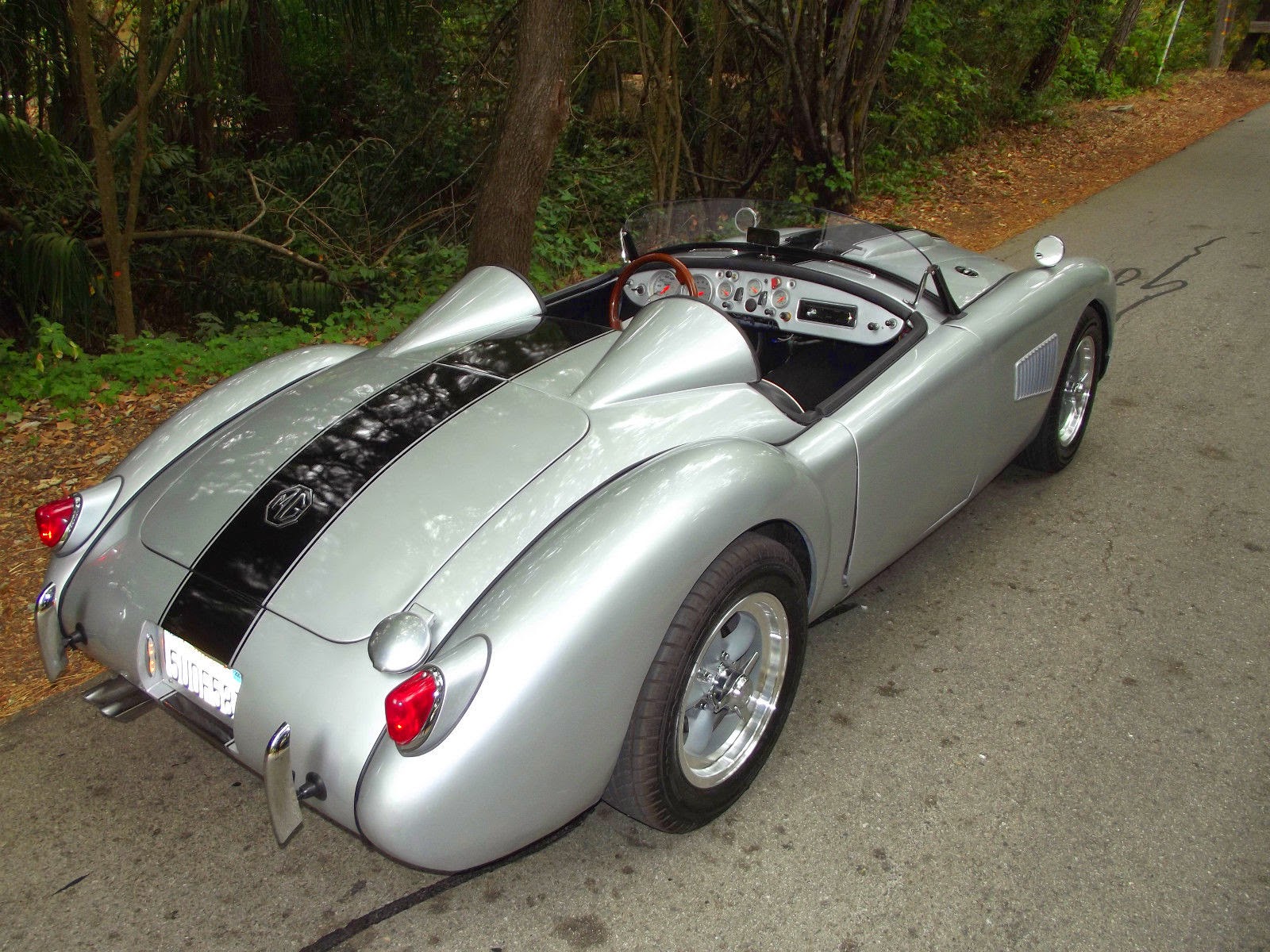 10k: Half Cobra: 1958 MGA Custom - DailyTurismo