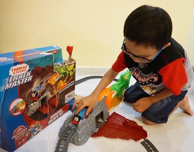 5 Little Angels: Thomas & Friends™ TrackMaster™ Dragon Escape Set Review