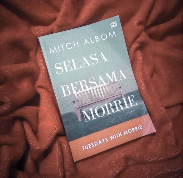 Review Buku Selasa Bersama Morrie | Tuesdays With Morrie (Mitch Albom)