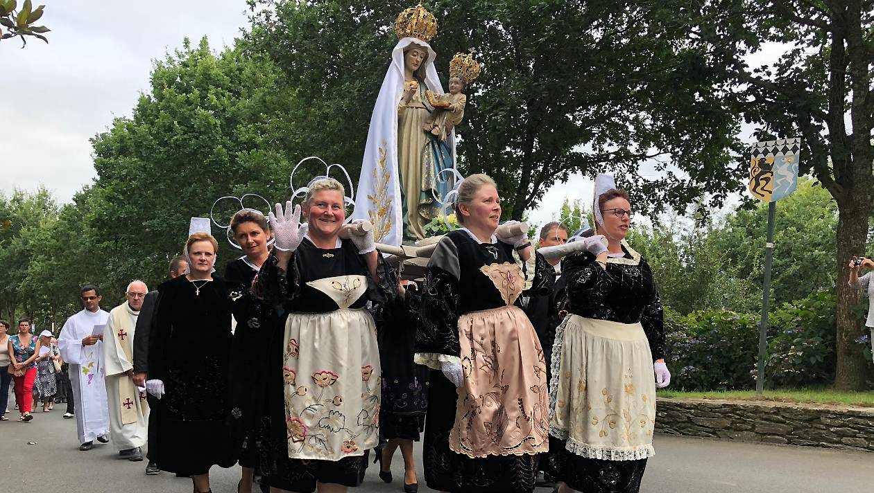 FolkCostume&Embroidery: A Closer View of Breton Costumes, Part 2 ...