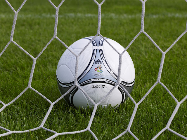 De rabona vale doble: adidas Tango 12 Finale, la pelota de la final de ...