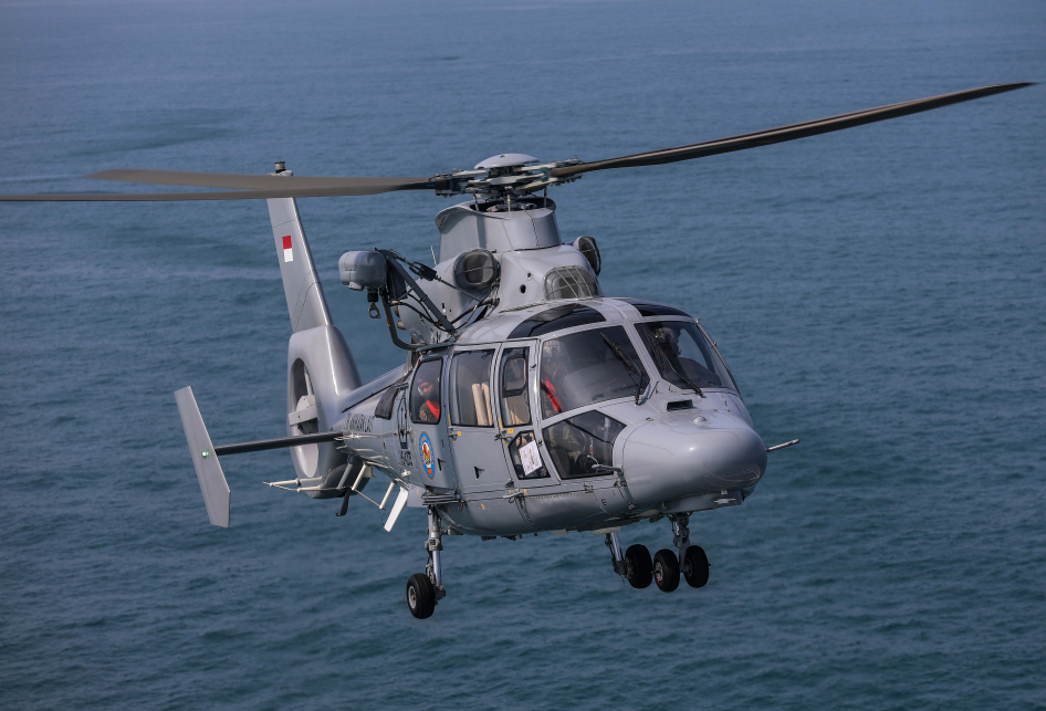 Garuda Militer: Latihan Pendaratan Helikopter dan Penyerangan Pesawat ...