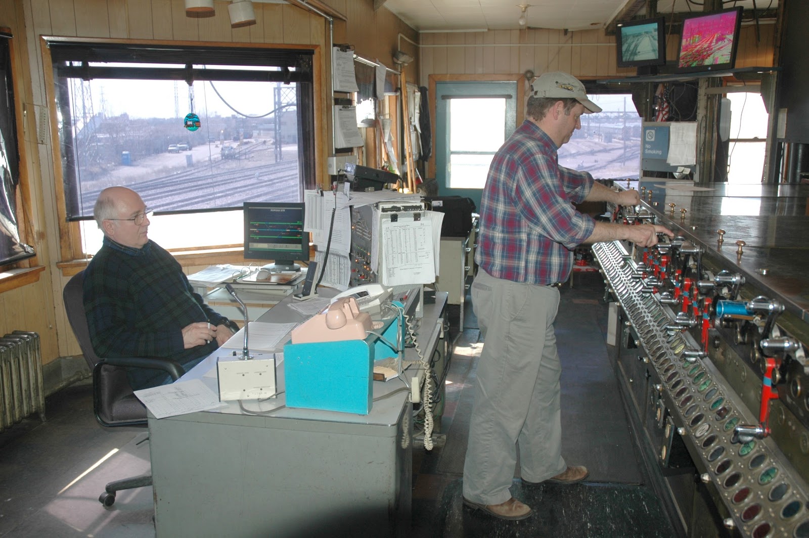 The Position Light: PHOTOS: METRA TOWER A-2 (Western Ave) Part 2 - Inside