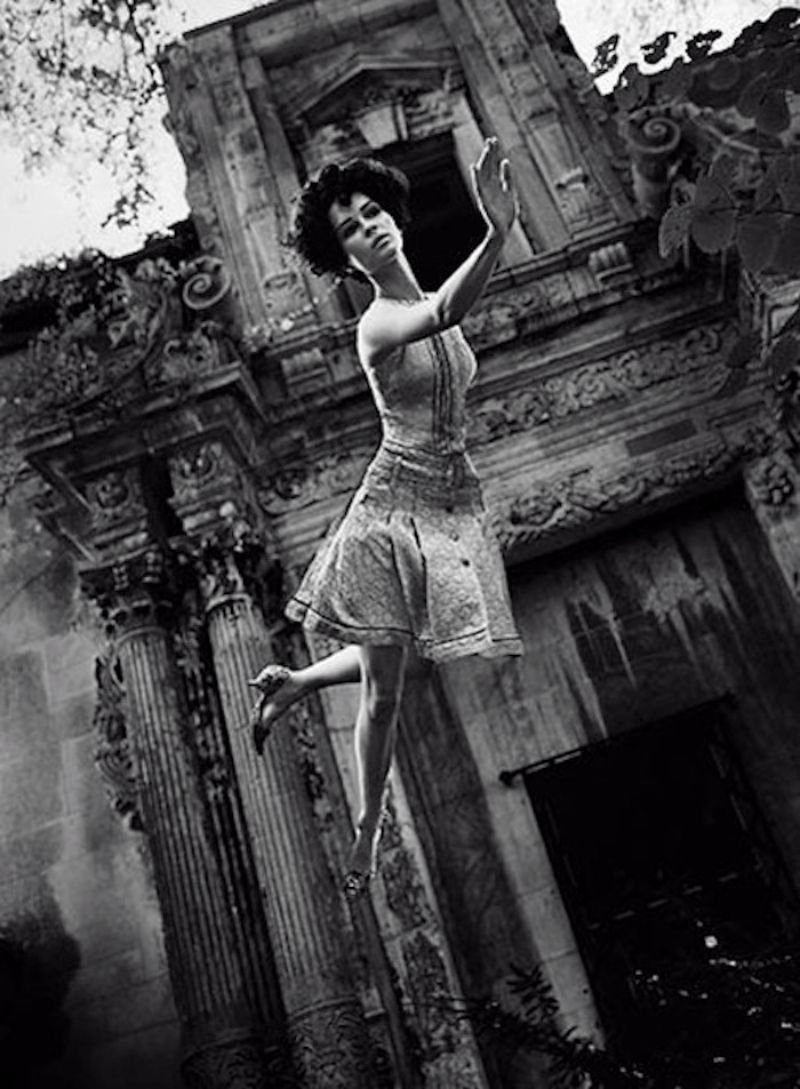 Glamorous Levitating Fashion Photography for Harper’s Bazaar, 1965 ...