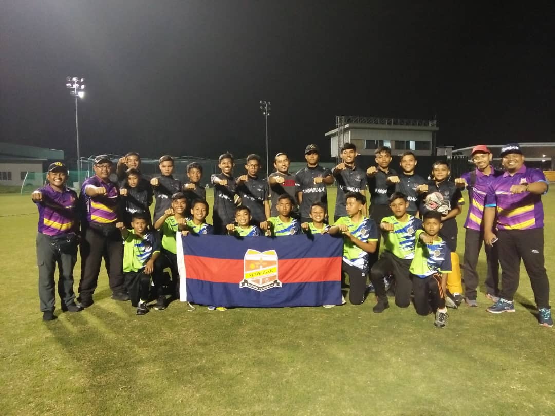 SMK BUKIT ROKAN: KOKURIKULUM : SMKBR TERUS CIPTA NAMA DALAM ARENA KRIKET