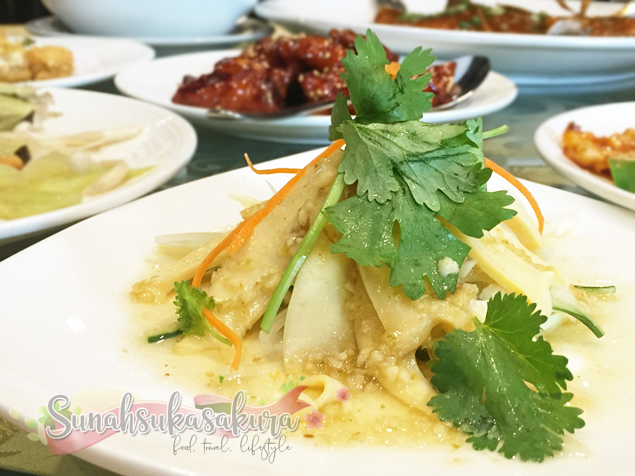 Sedap Betul Deep Fried Chicken Breast with BBQ Sauce @ Qing Palace ...