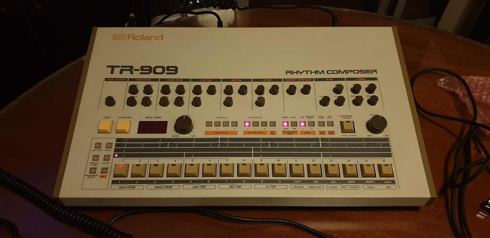 JonDent - Exploring Electronic Music: Roland TR 909 - How to Program