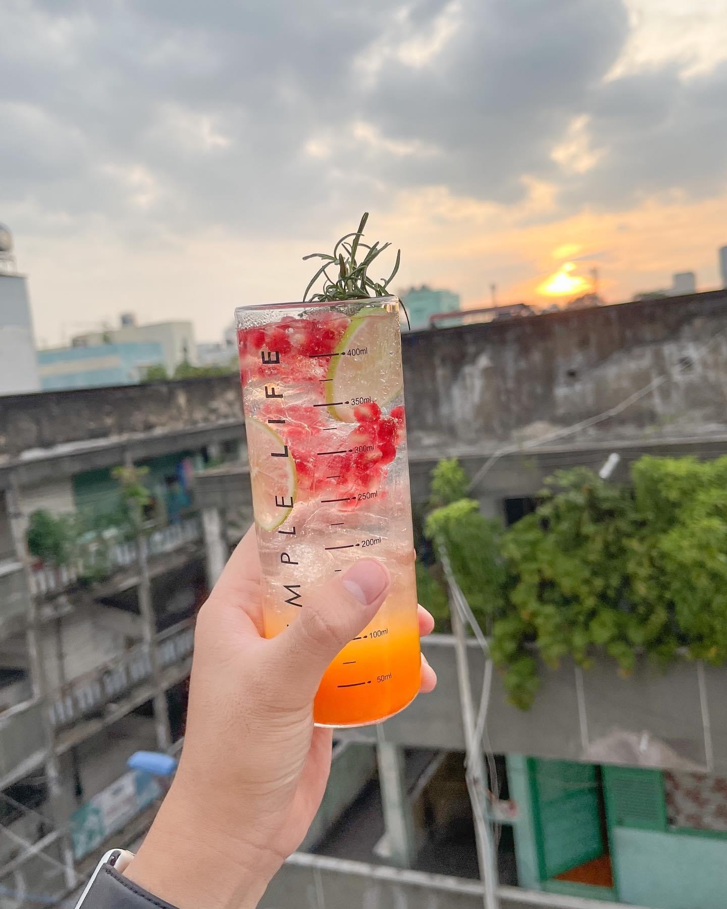 Young Coffee Tea Quận 10 - Quán trà trái cây view ngắm hoàng hôn siêu xinh