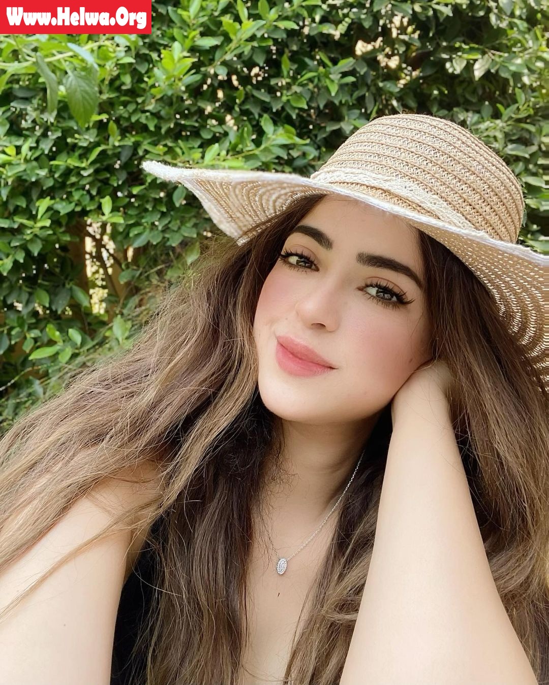 ميرنا جميل تجذب أنظار متابعيها بأحدث إطلالتها في العيد