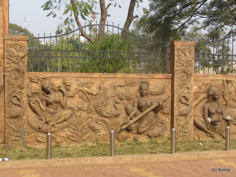 Sagara Teeram: A Morning Visit to the Indira Gandhi Glass House, Hubli