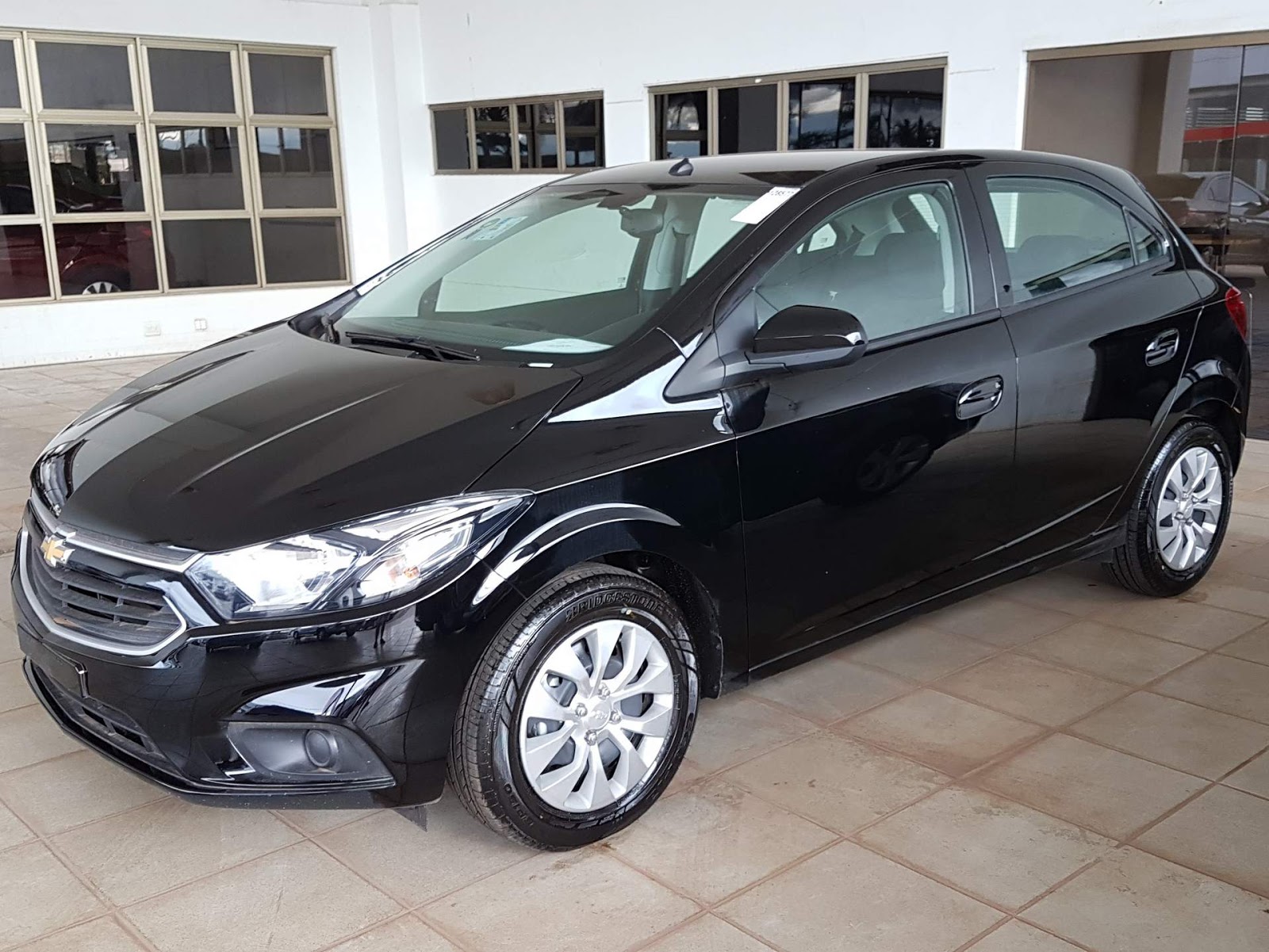 GM Onix LT 1.4 automático 2017: vídeo, preço, consumo