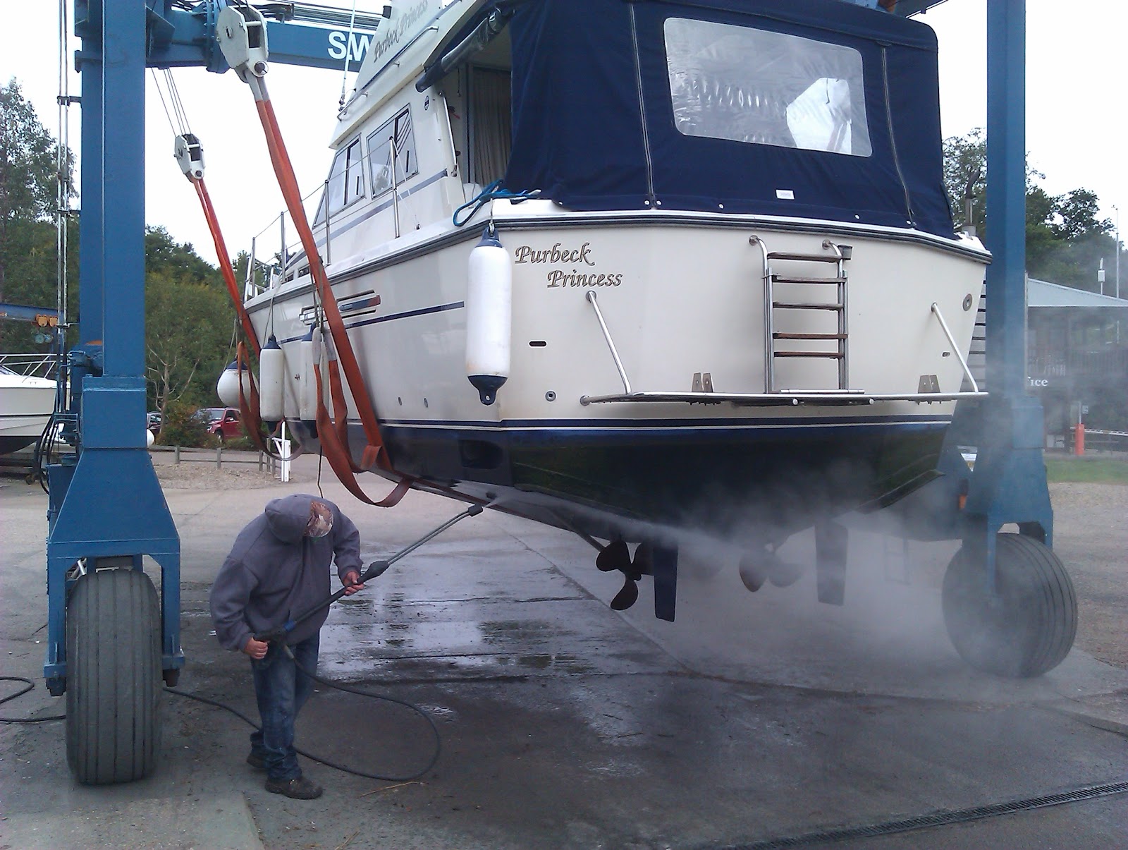 UK Marine Surveyor based in Preveza Greece.: Princess 33 Mk II