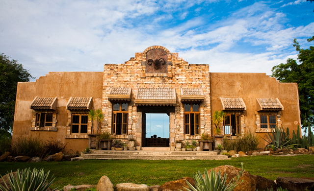 Art Galleries: Atelier Aguila [Siaton] and Mariyah Gallery [Dumaguete]