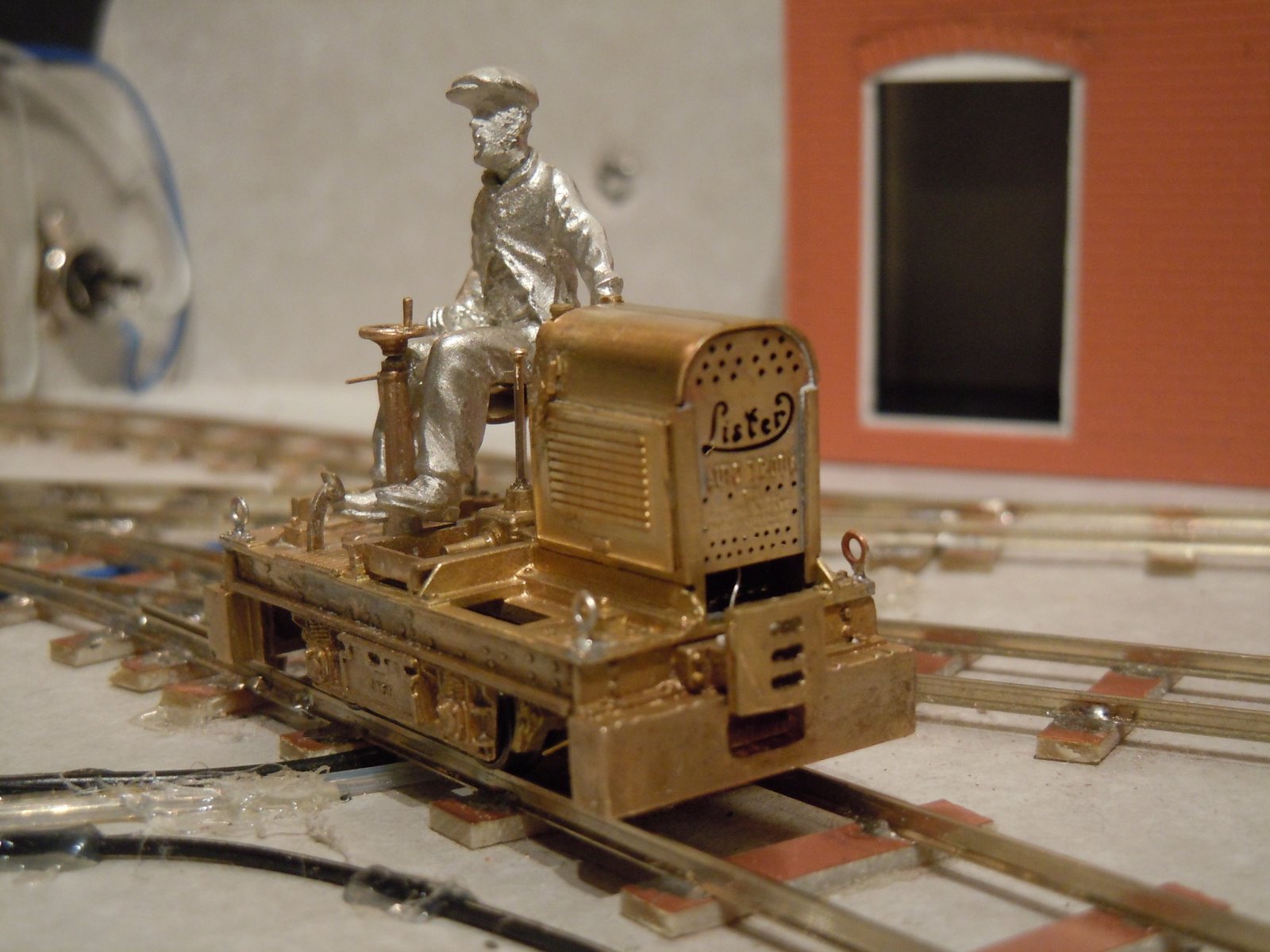 Michael's Model Railways: Detailing the Lister