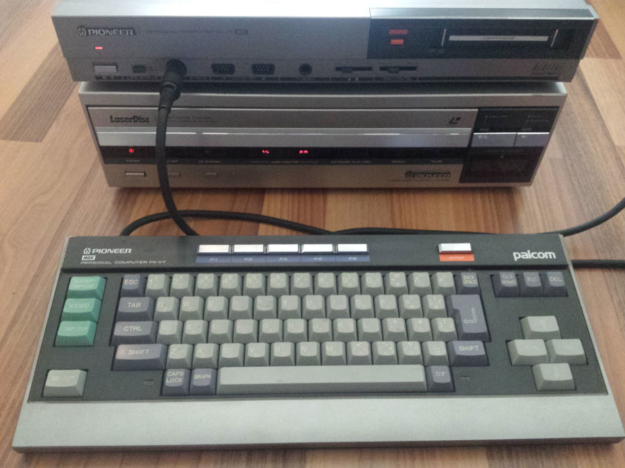 Retro Treasures: Complete Pioneer Palcom MSX Laserdisc System