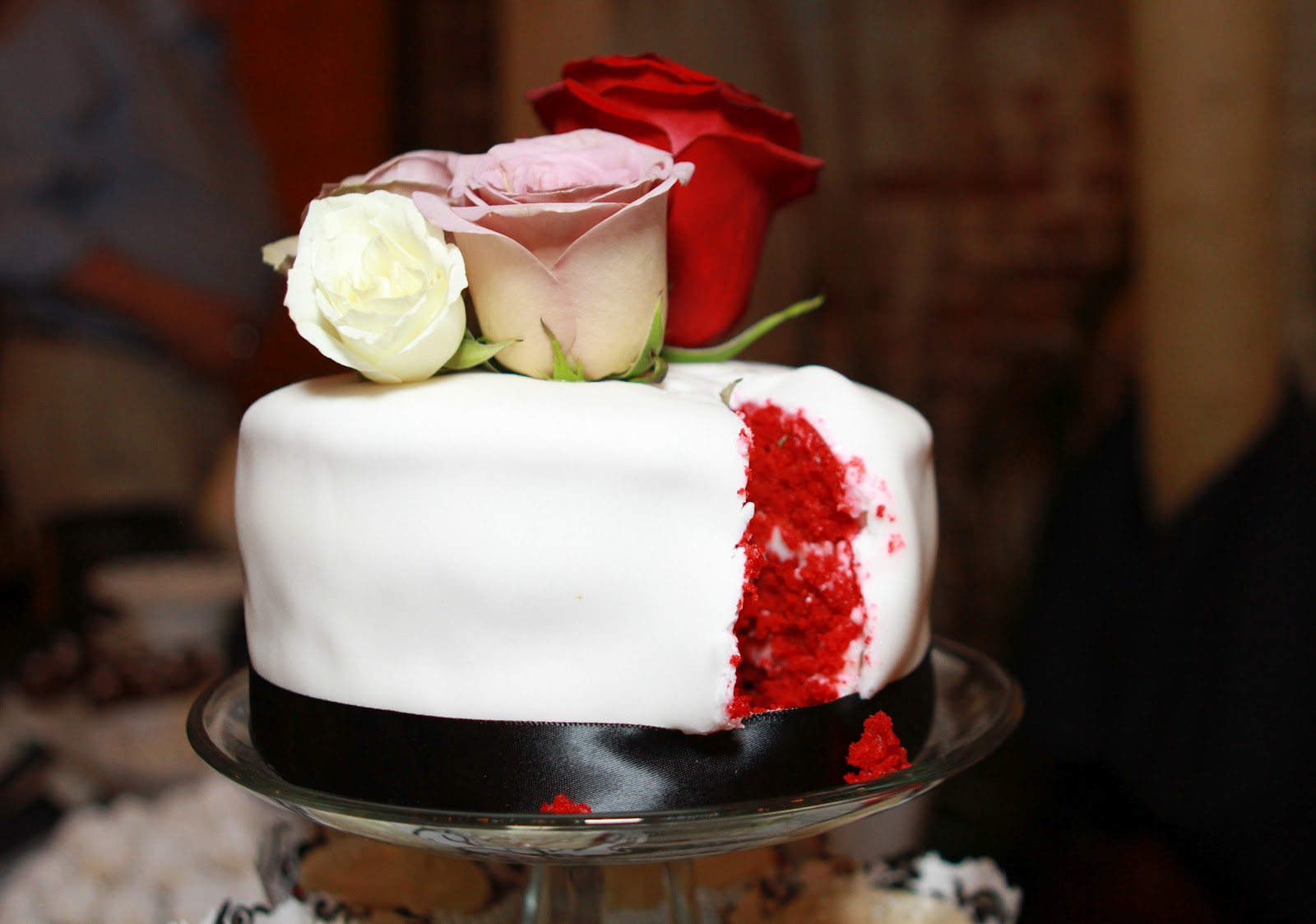 Frost Me Up: Cake Spotlight: Carly at Lipgloss and Crayons