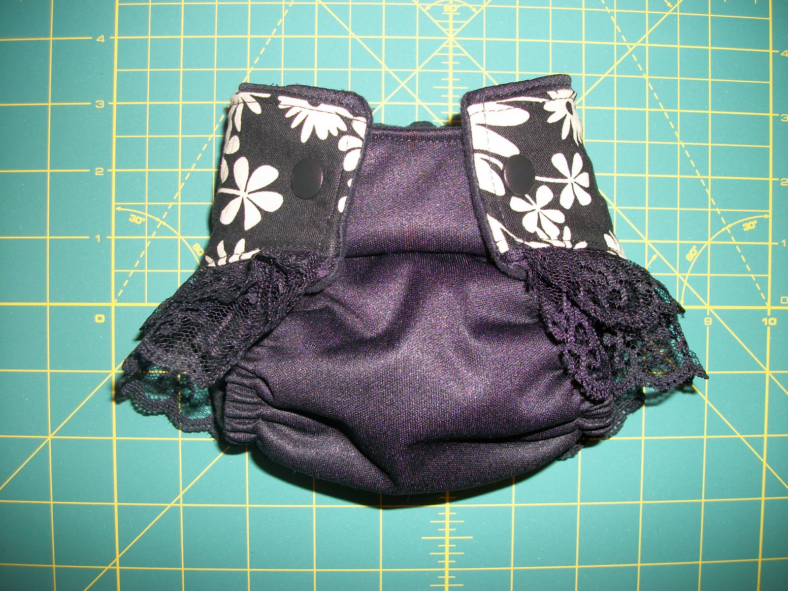 Simple Diaper-Sewing Tutorials: Ruffle-butt diaper, cover, or AI2 shell