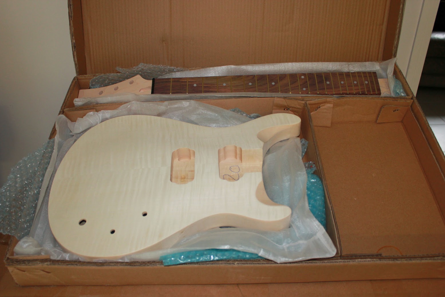 Guitar Kit Builder: Solid Body PRS: Unboxing