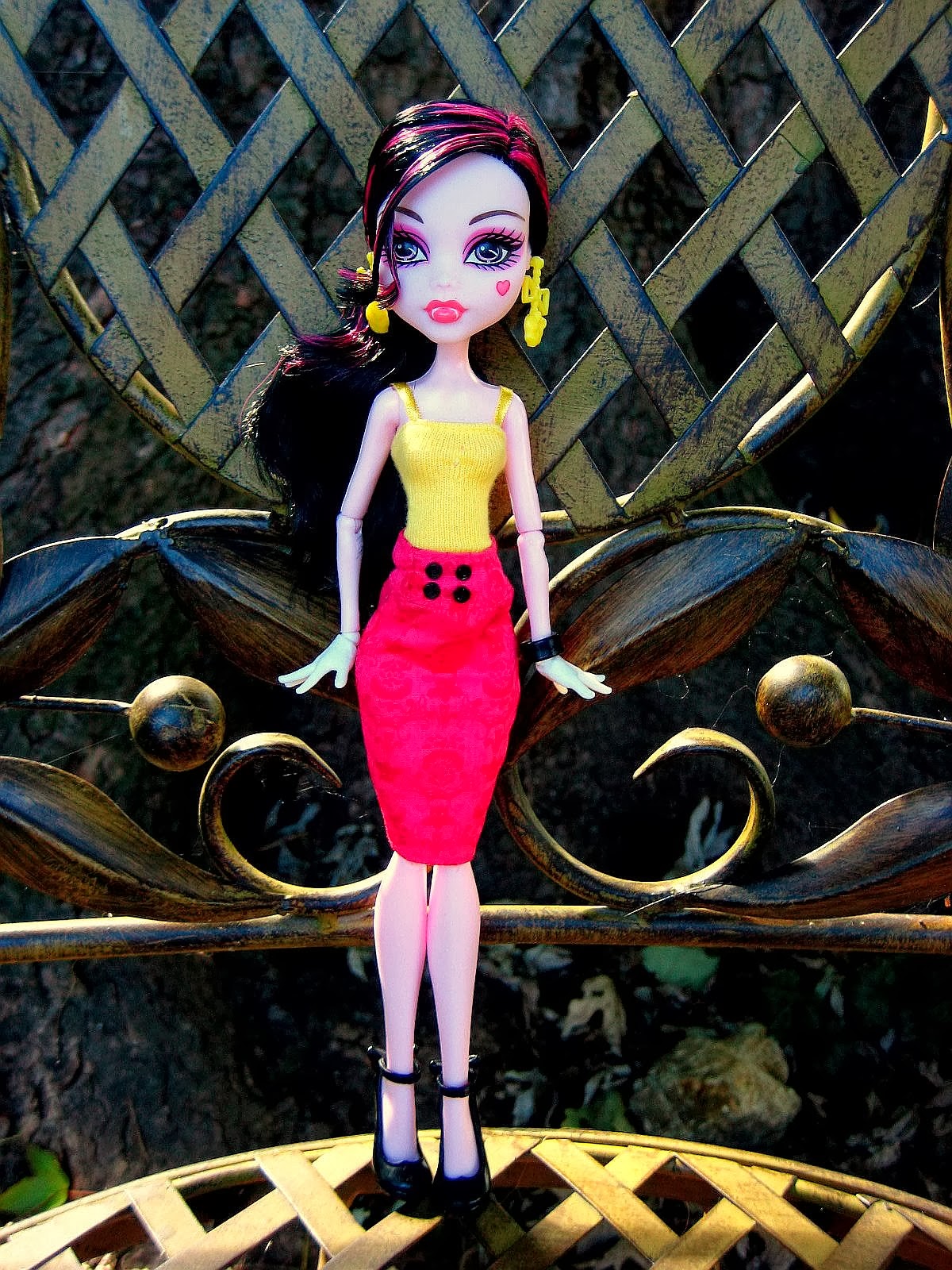 Voicething: Review: I Love Shoes Draculaura