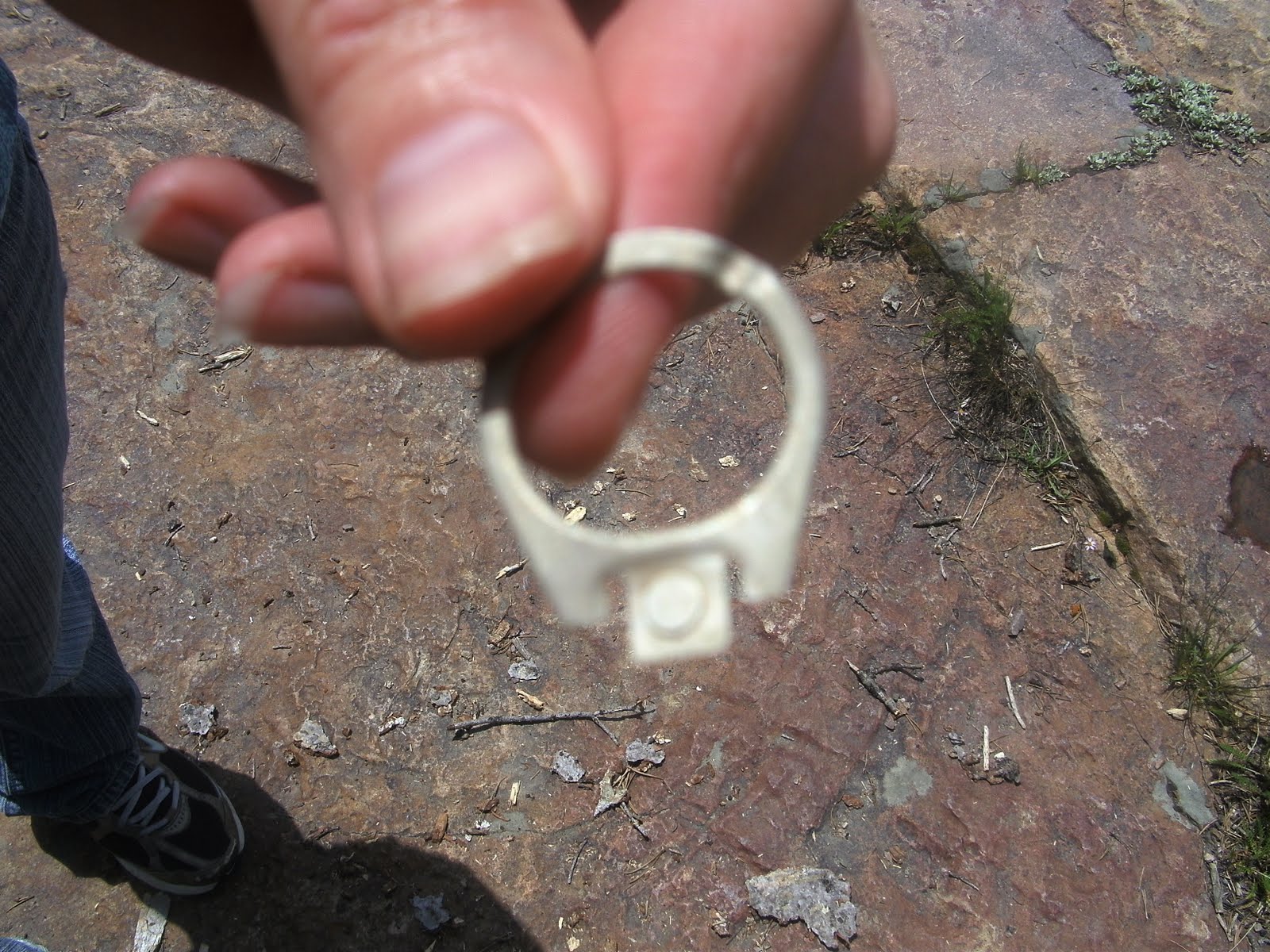 Random Acts of Momness: How to Flick a Soda Pop Can Pull Ring