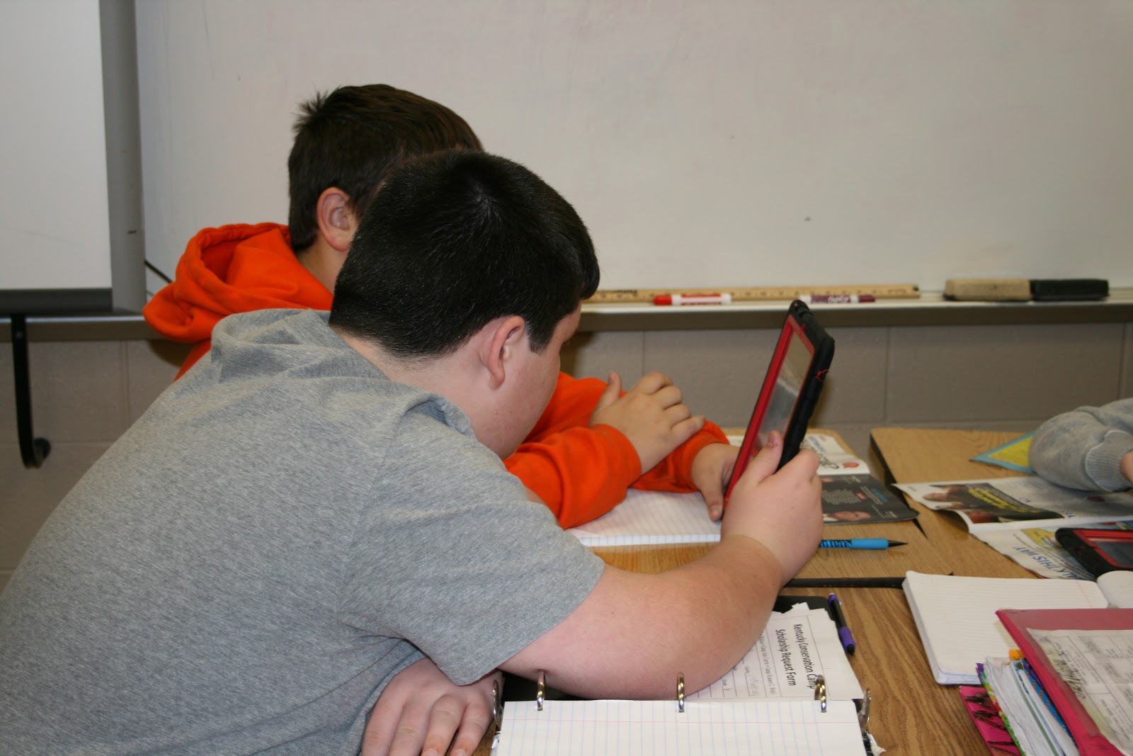 A Look Inside CCMS: STUDENTS USE NEW iPADS