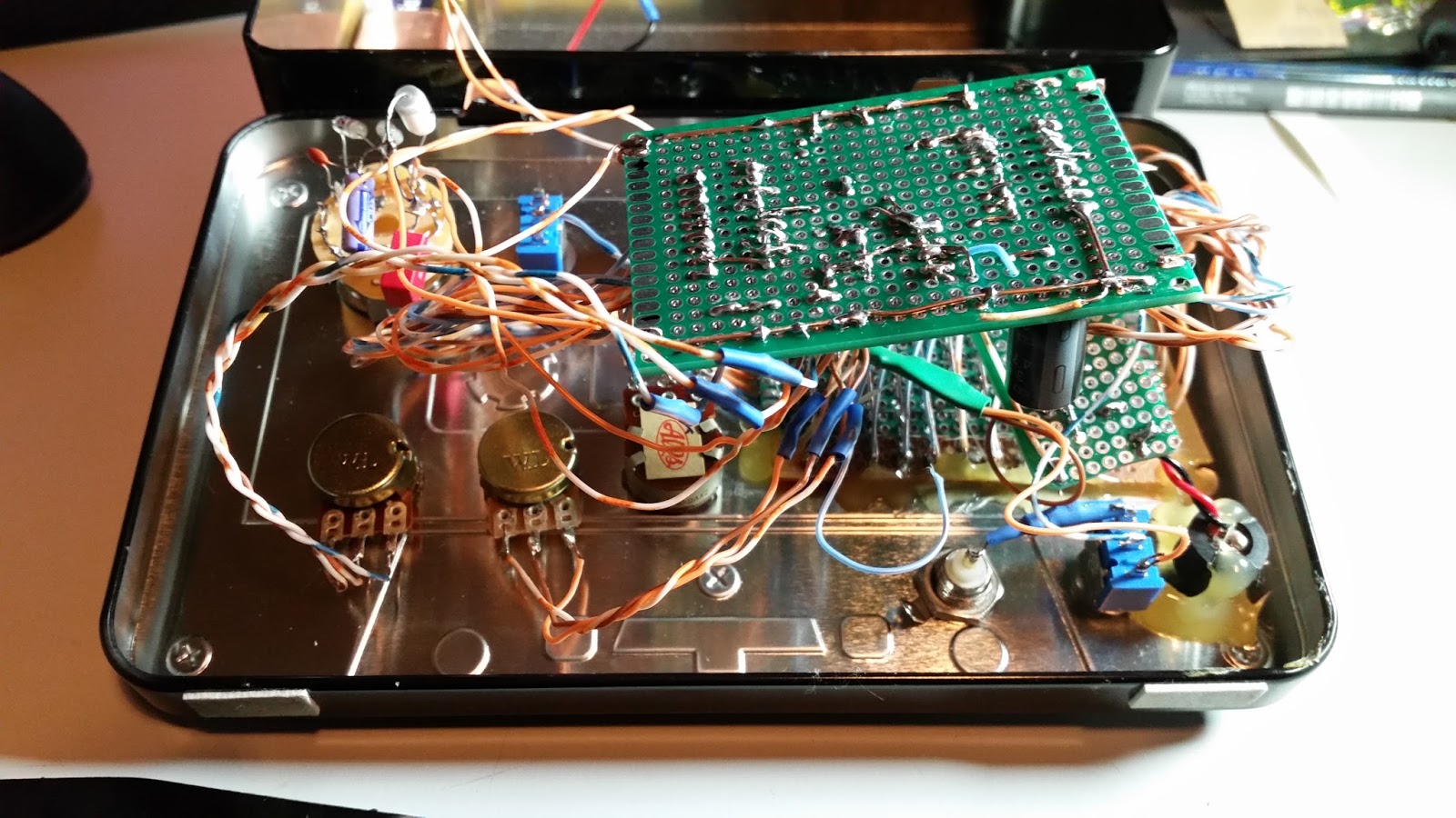 Eddy Bergman.com: LED Oscilloscope with 100 LEDs.