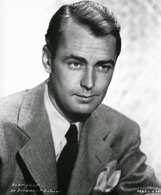 35 Handsome Portrait Photos of Alan Ladd in the 1940s ~ Vintage Everyday