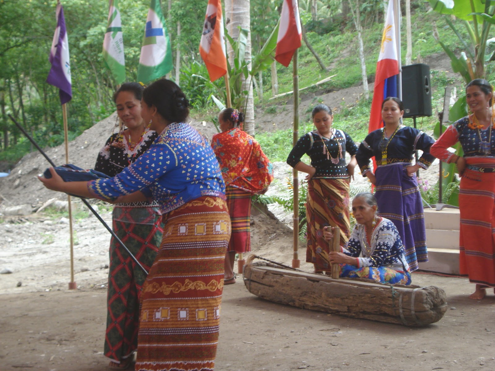 Malungon Retreat and Community Resource Center: B'laan Dance, Costumes ...