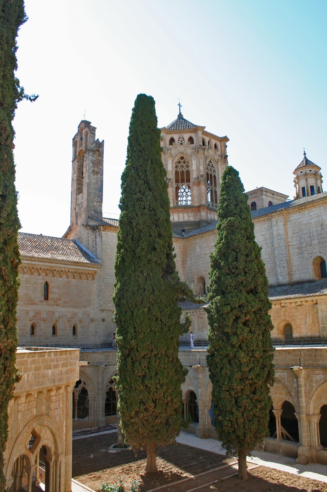 Ruta del Cister: Monasterio Santes Creus, Poblet y Vallbona de les ...