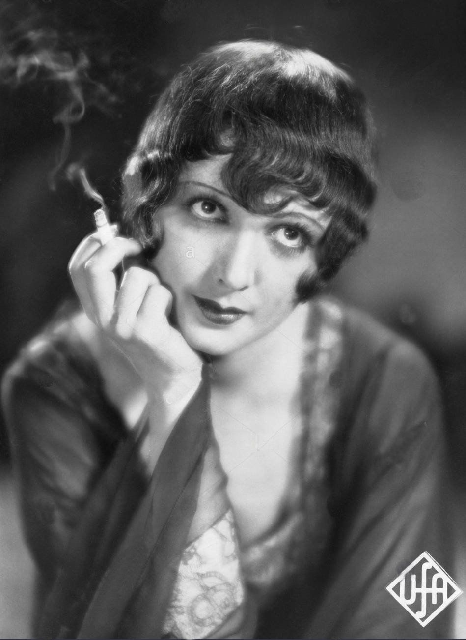 Film Noir Photos: Flamboyant Flappers: Betty Amann