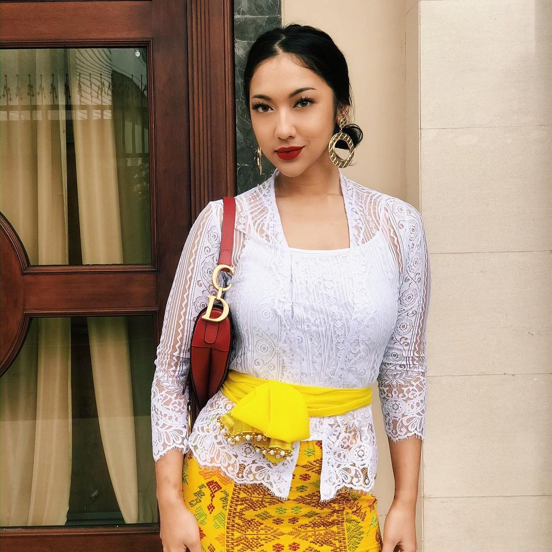 23 Potret Model Anindita Hidayat Bikini