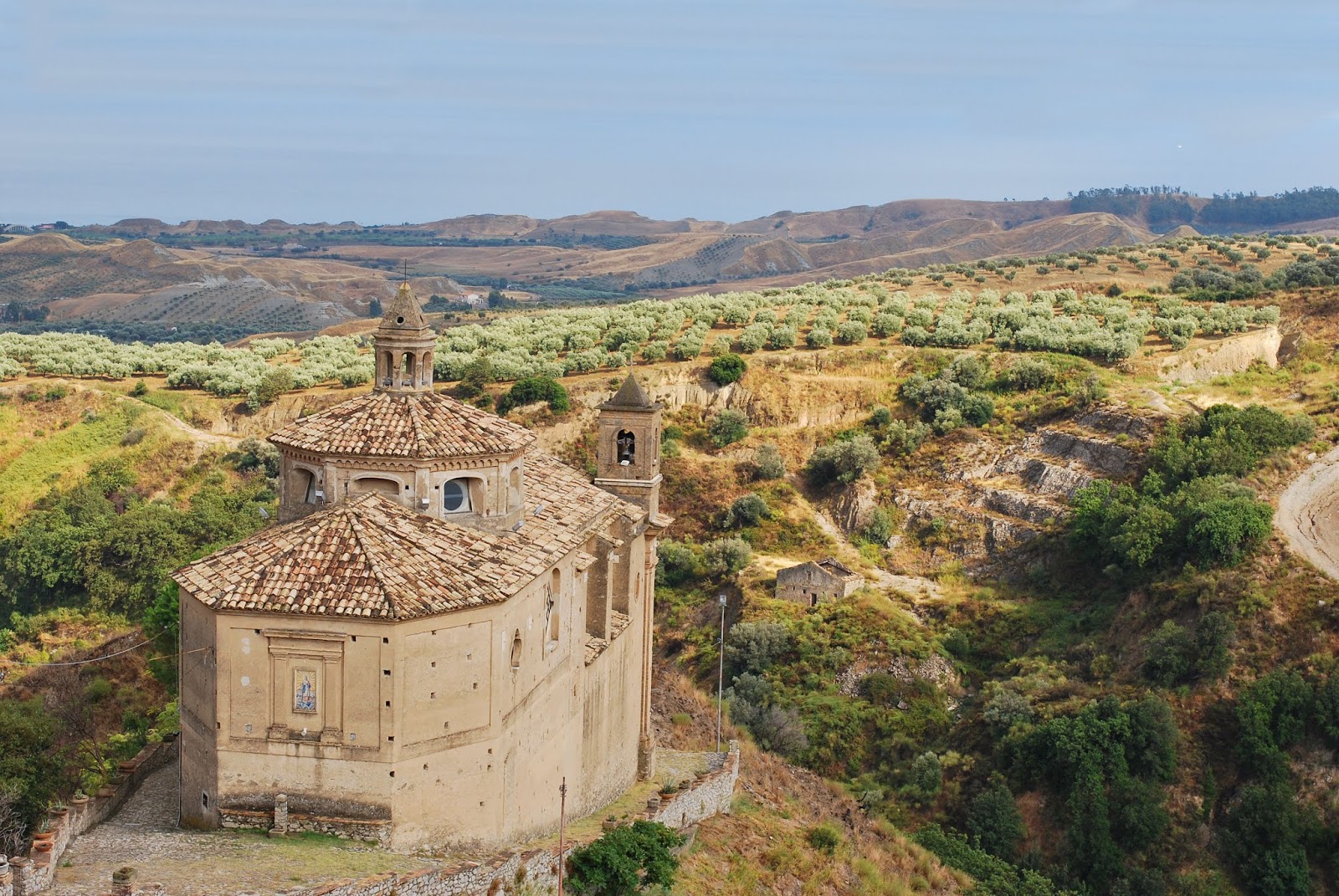 UNITED COLOURS OF CALABRIA: Badolato. Agonia pocztówkowych miasteczek