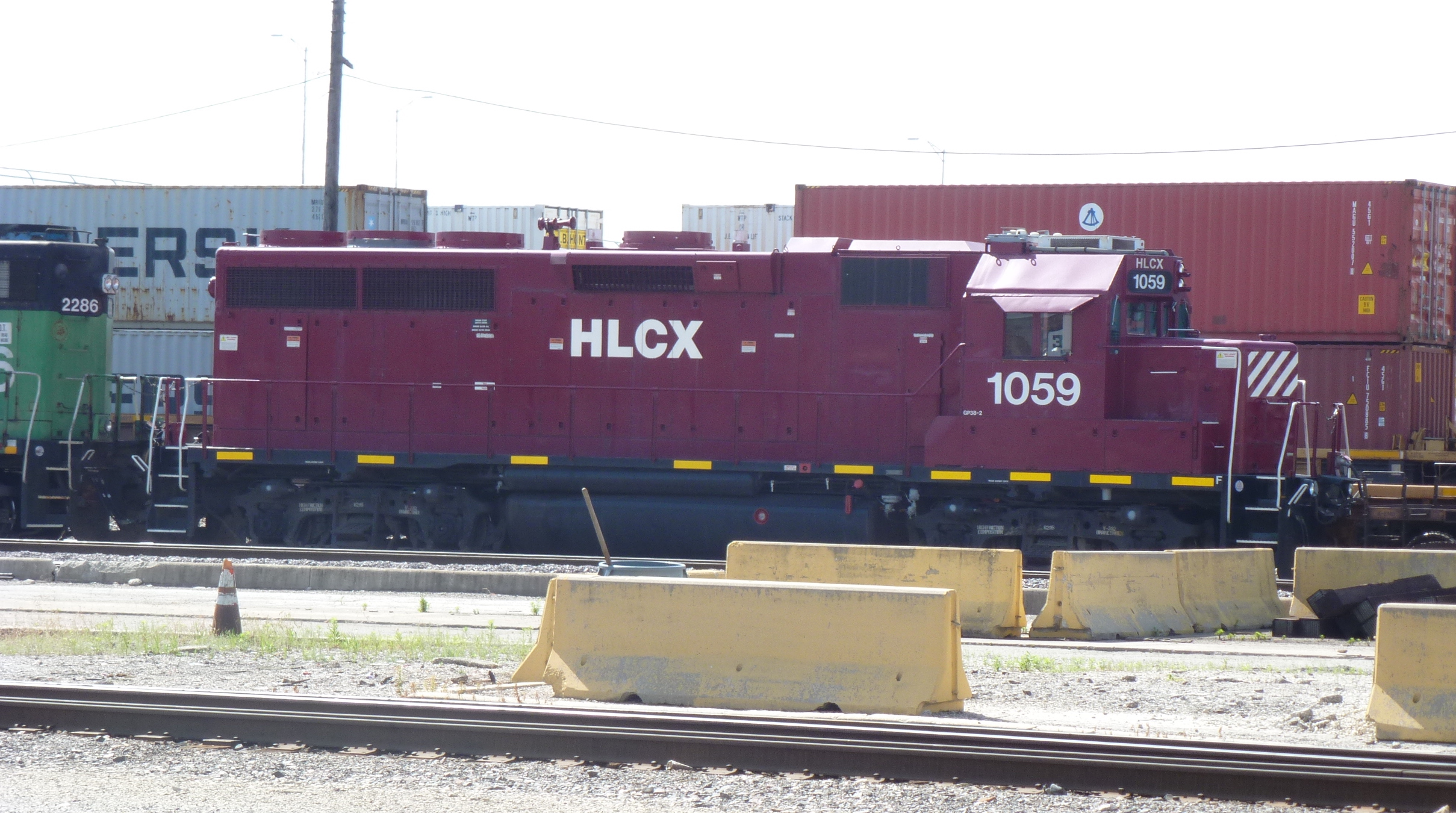 Chicago Trainspotting. BNSF 2286 makes a new friend. HCLX 1059