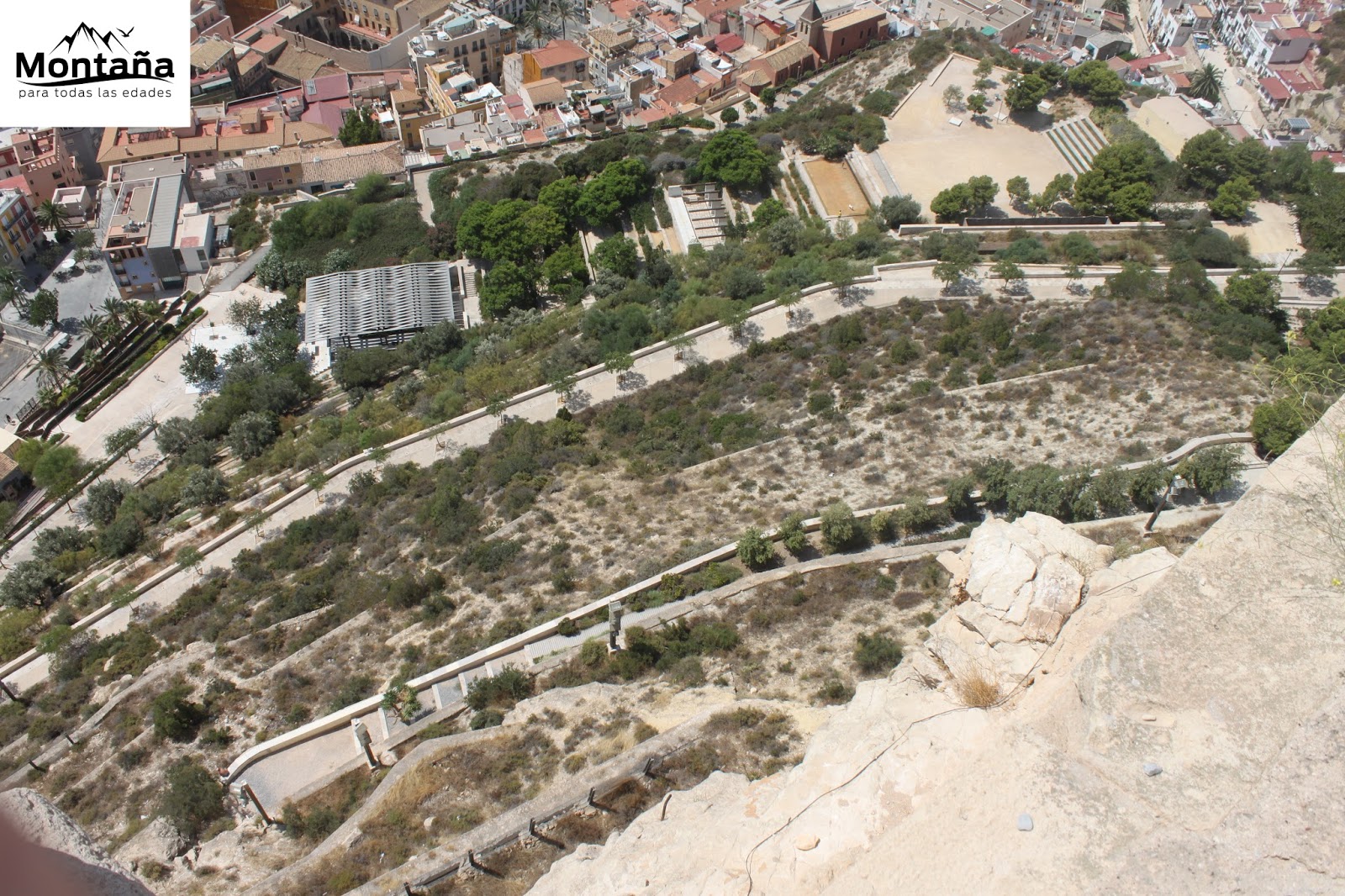 MONTAÑA PARA TODAS LAS EDADES: El Castillo de Santa Bárbara (Alicante).