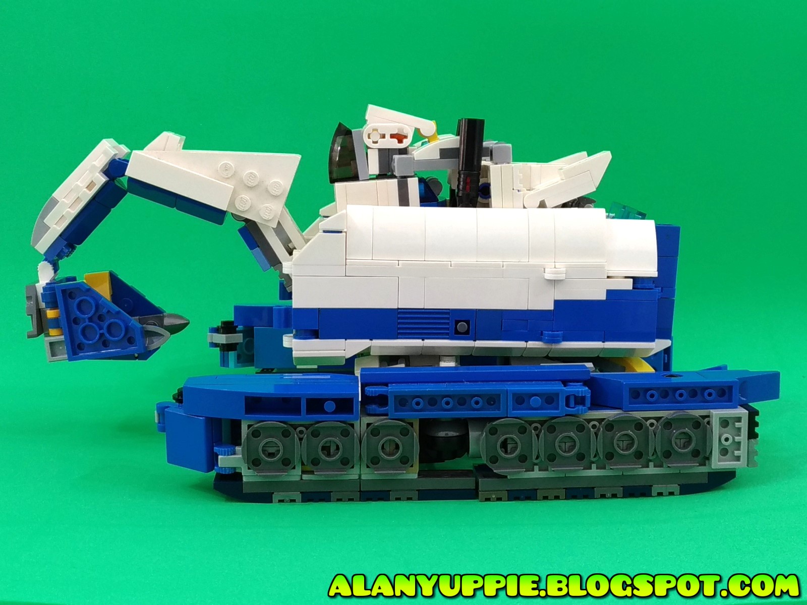 Alanyuppie's LEGO Transformers: LEGO Transformer Triple Changer ...