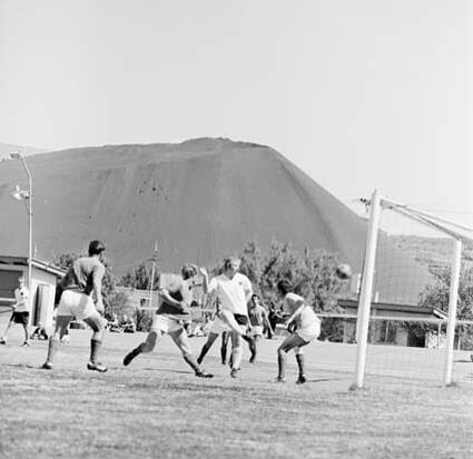 Neos Osmos: Soccer in Mount Isa in 1970