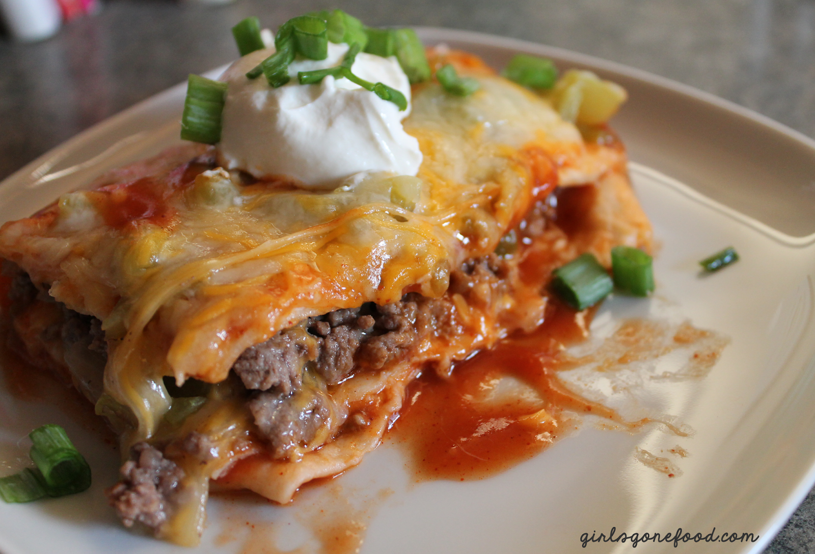girlsgonefood: Cheesy Beef Enchiladas