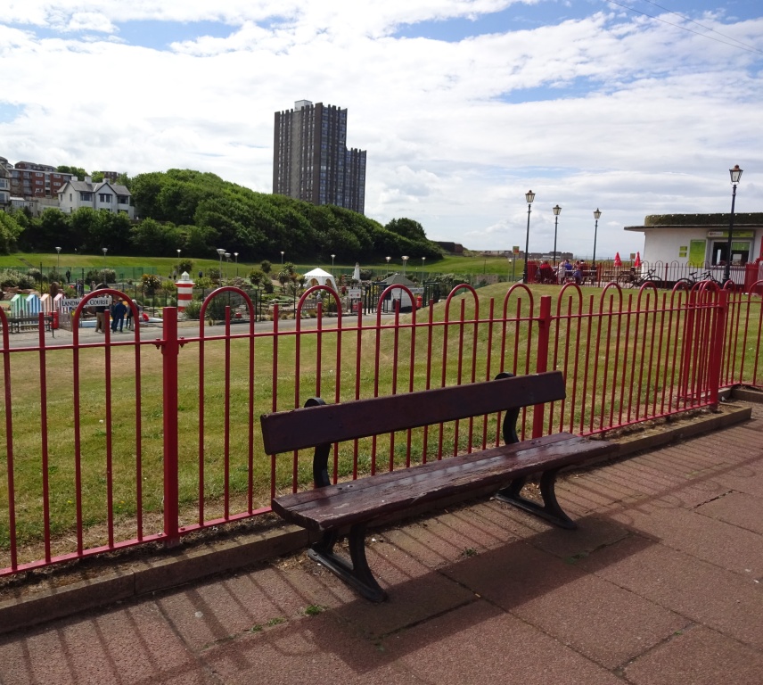 The Ham and Egger Files: Benches of New Brighton