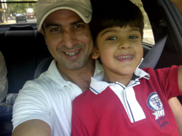 Actor Ronit Roy Kids Daughters Ona, Aador & Son Agasthya Photos ...