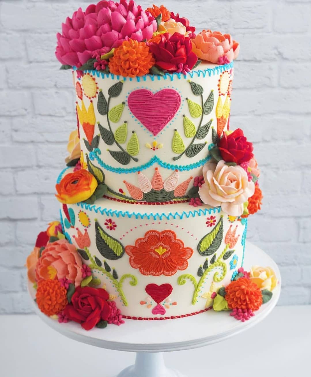 Amazing embroidery buttercream cakes by cake artist Leslie Vigil ...