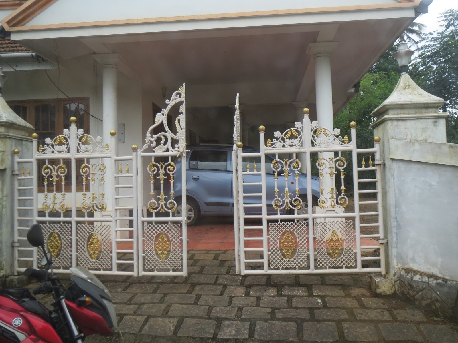 Kerala Gate Designs: Gate in white color, Kerala