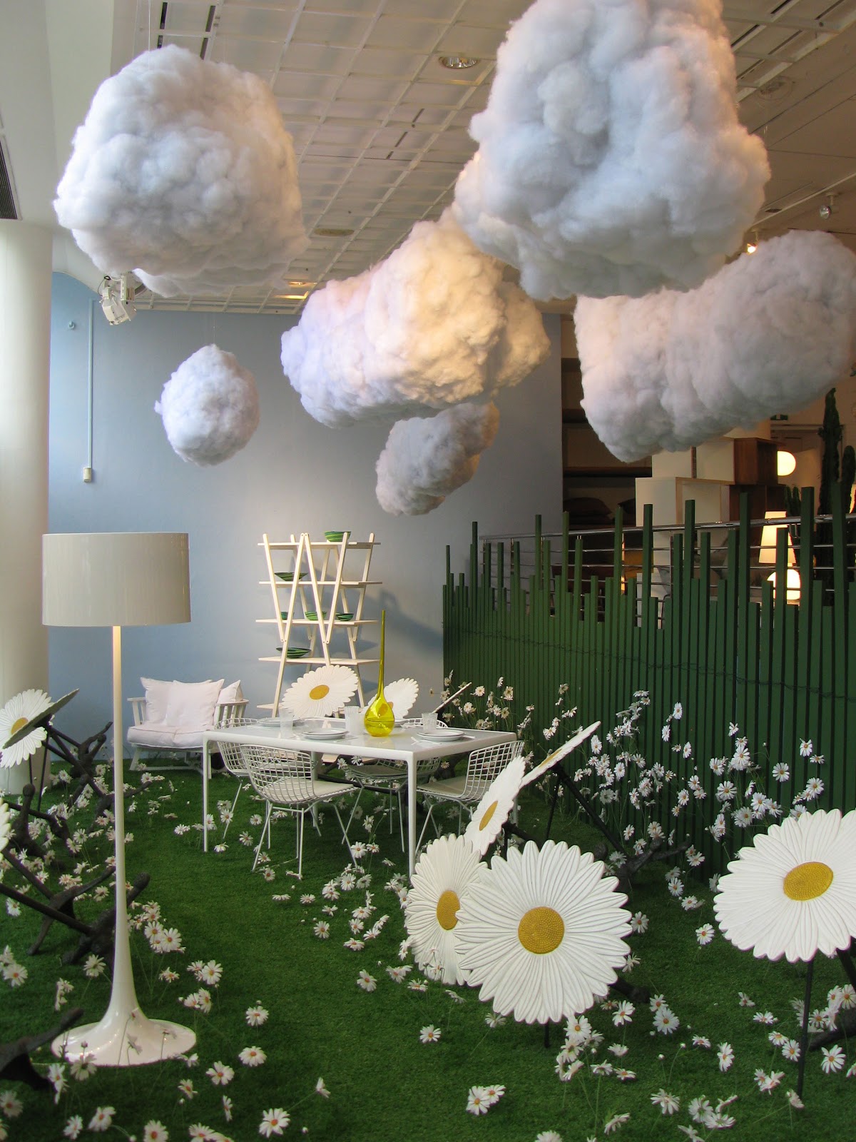 1000+ images about Creative Retail Displays on Pinterest | Window ...