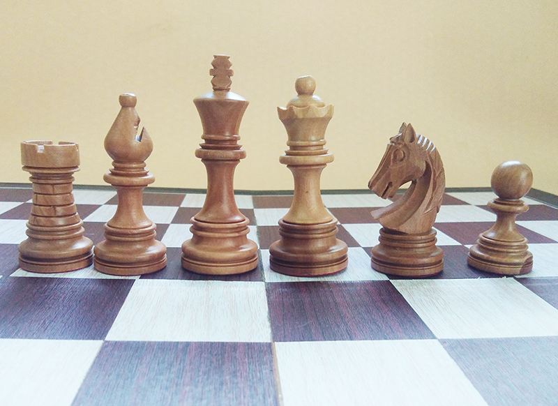 Jual Catur Unik, Full Ukiran: Catur kayu sawo tipe PATRIA SAWO